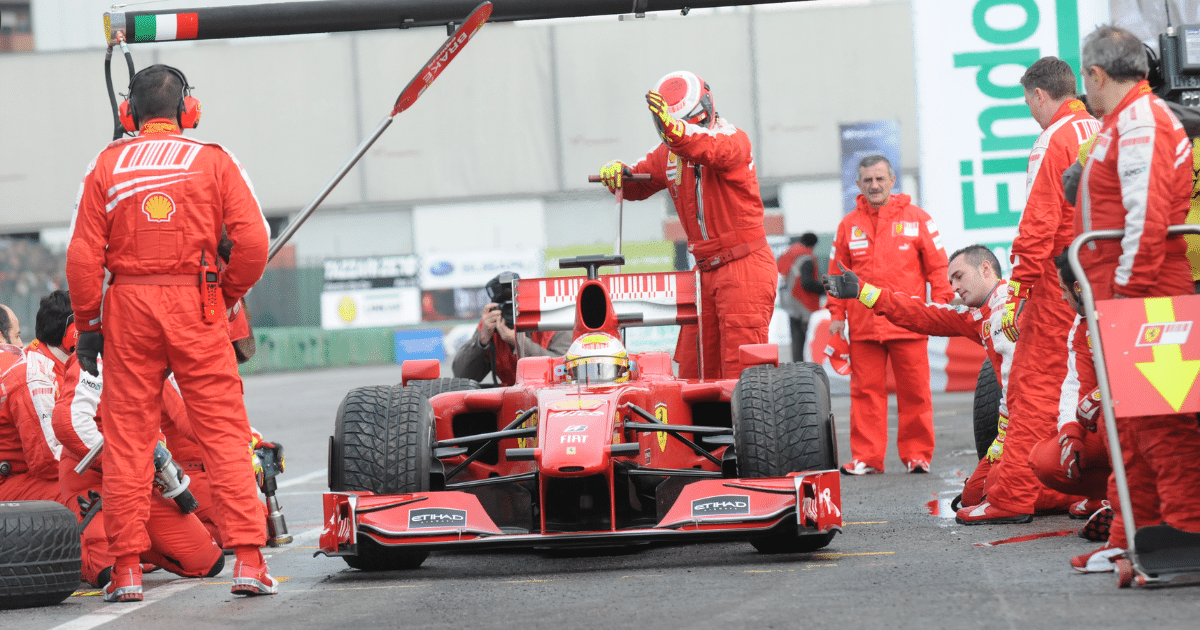 ¡A los Pits!, historia y evolución de estás maniobras estratégicas